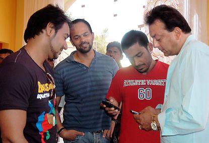 Sanjay Dutt presents Blackberry to Ajay Devgan - Masala.com