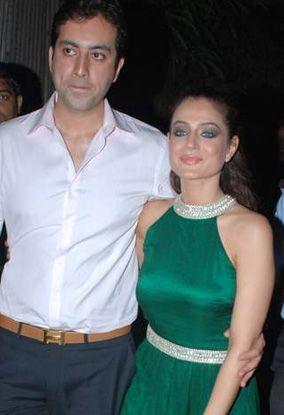 Ameesha Patel's wall of frame - Masala.com