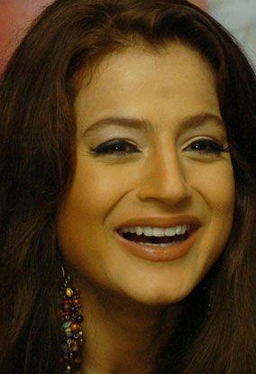 Amisha's new romance blossoming - Masala.com