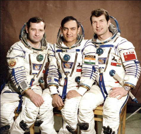 No Joke! Aamir Khan's Off to Space! - Masala.com