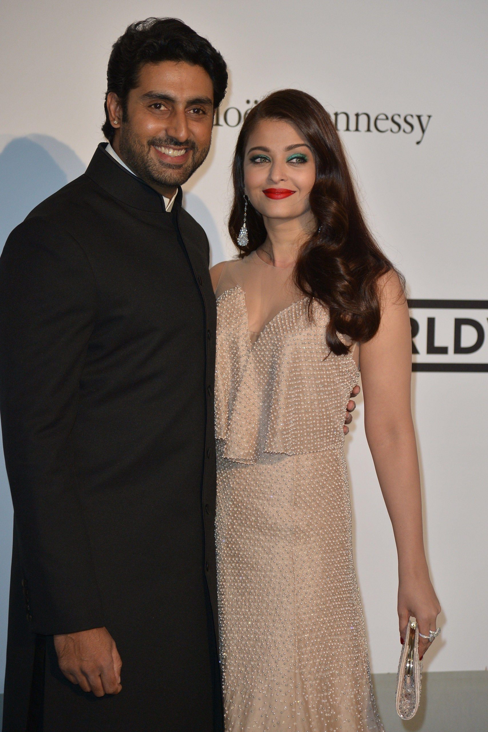 Abhishek Bachchan and Aishwarya Rai Bachchan Celebrate their 9th Wedding Anniversary - Masala.com