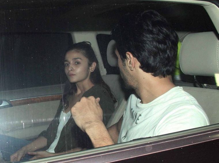 Alia Bhatt Catches Up With Sidharth Malhotra! - Masala.com
