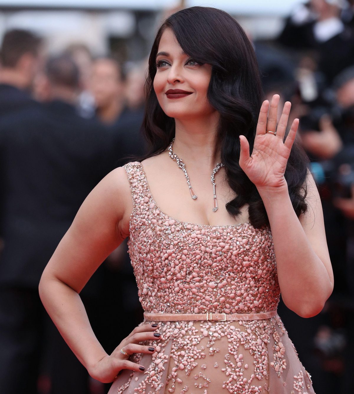 Let's Take a Moment To Appreciate Aishwarya Rai Bachchan's Timeless ...