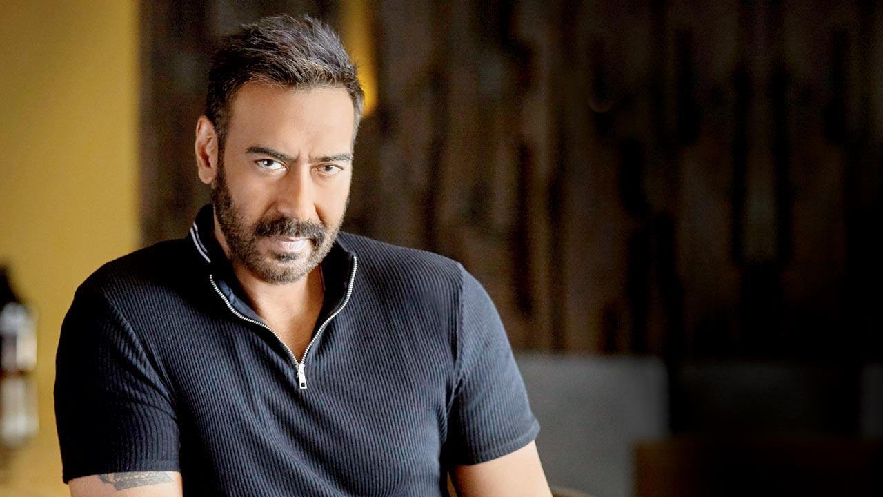 WATCH: Ajay Devgn yells at photographer - Masala.com