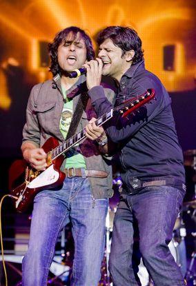 Pakistani band Strings performs in Delhi - Masala.com