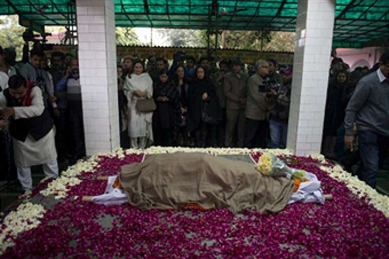 Sunanda Pushkar Cremated: Shashi Tharoor and Her Son Shiv Menon Pay ...