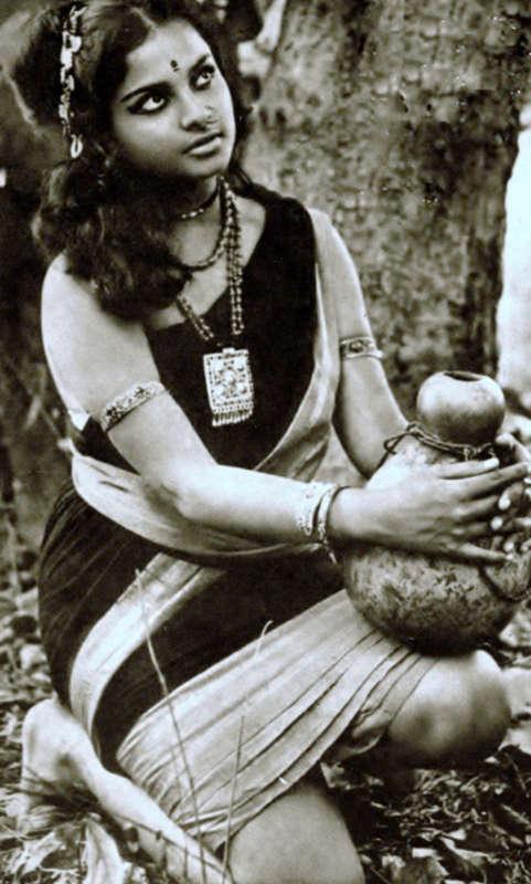 Rare Pictures and Facts About Rekha - Masala.com