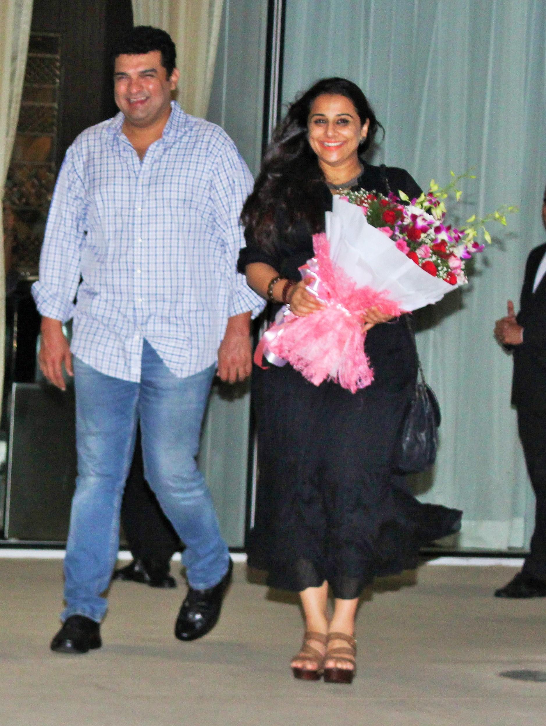 Star Spotting: Sara Ali Khan Around Town, Vidya Balan Celebrates Hubby ...