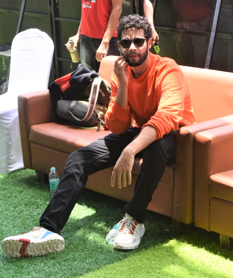 Siddhant Chaturvedi Rocks the MC Sher Look During a College Event ...