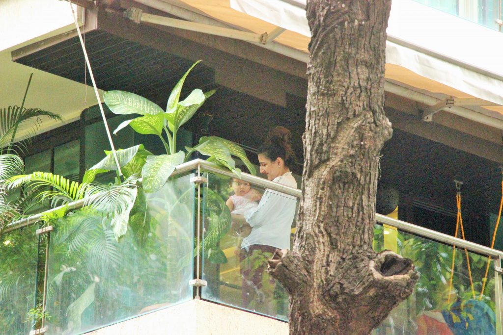 Star Spotting: Soha Ali Khan And Daughter Inaaya Chill At Kareena ...