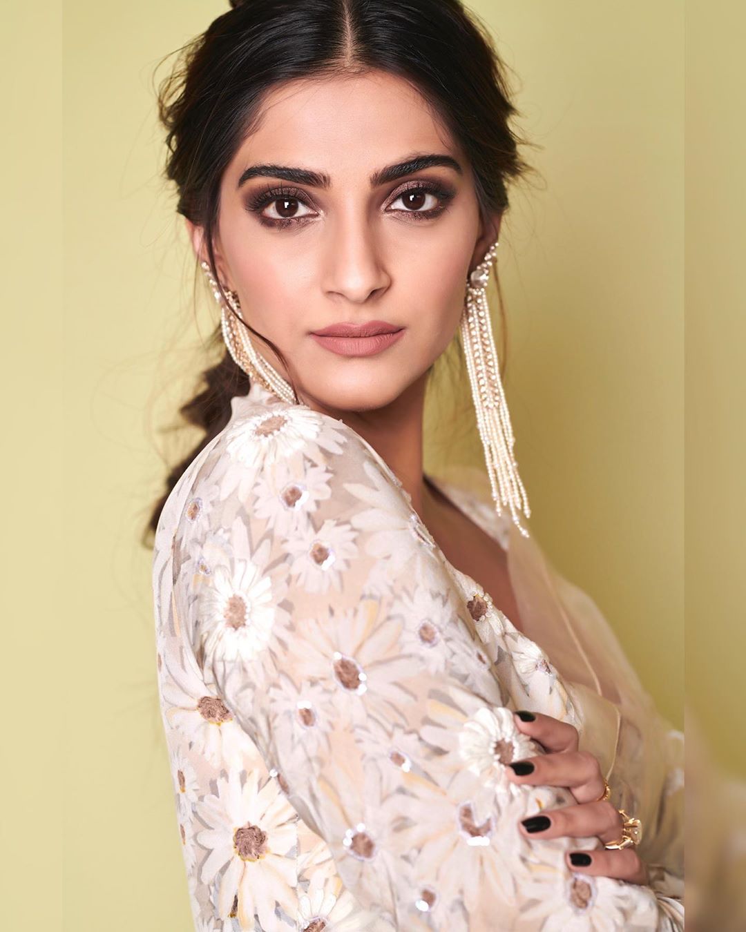 Sonam Kapoor Shares Heartfelt Messages for Akshay Kumar and Radhika ... Sonam Kapoor Shares Heartfelt Messages for Akshay Kumar and Radhika ...