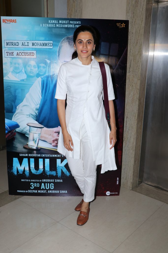Star Spotting: Taapsee and Rishi Kapoor at 'Mulk' Screening, Hrithik ...