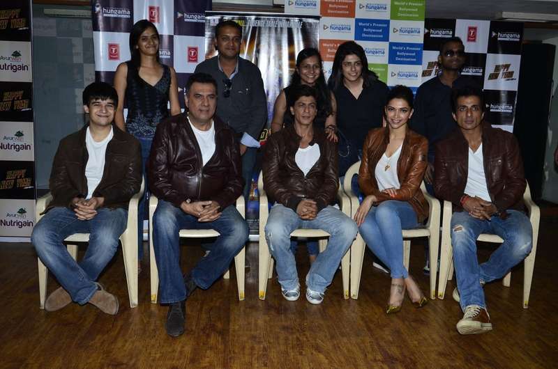 Shah Rukh Khan, Deepika Padukone and Abhishek Bachchan Meet Excited ...