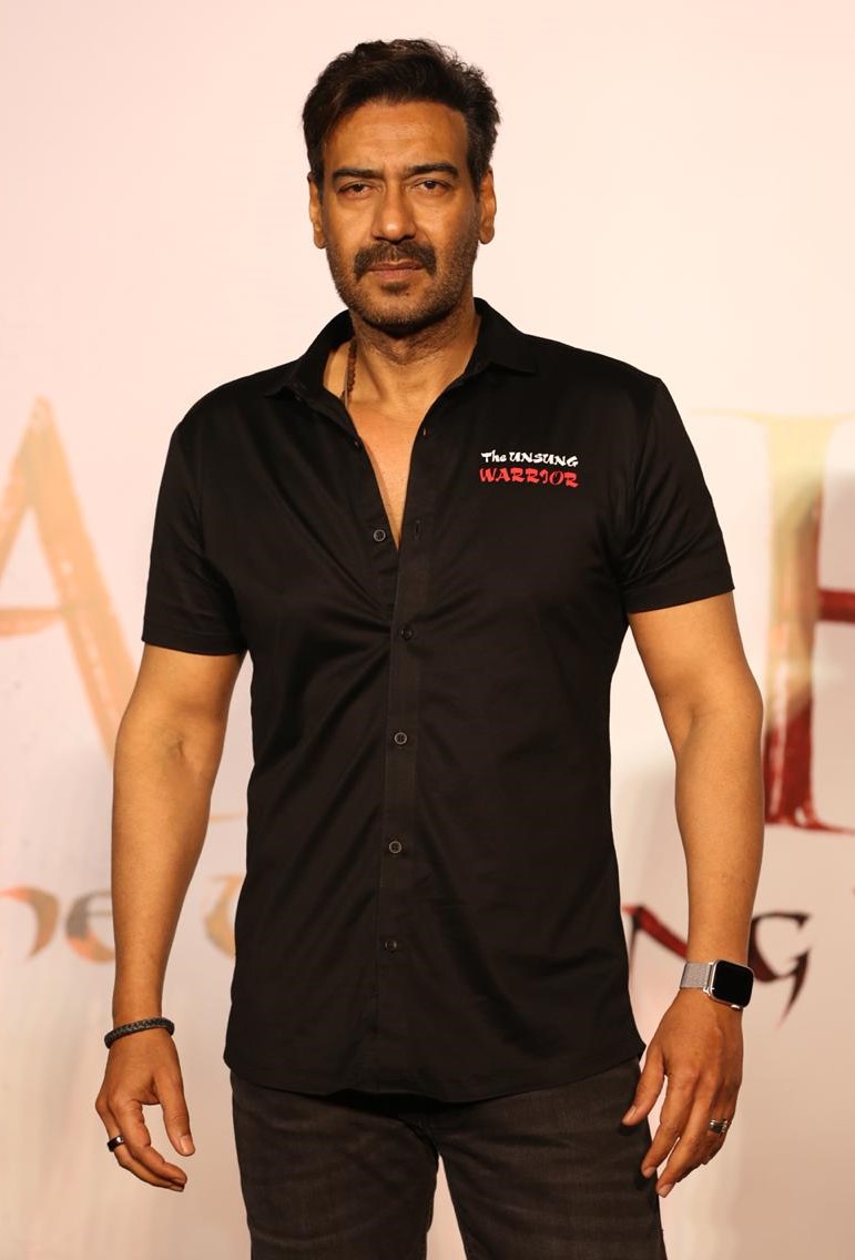 Saif Ali Khan And Ajay Devgn Have Fun at Trailer Launch Of 'Tanhaji ...