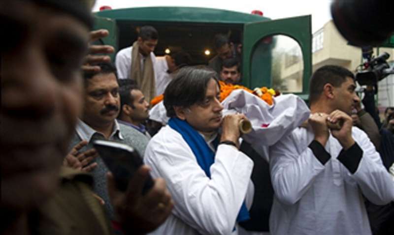 Sunanda Pushkar Cremated: Shashi Tharoor and Her Son Shiv Menon Pay ...