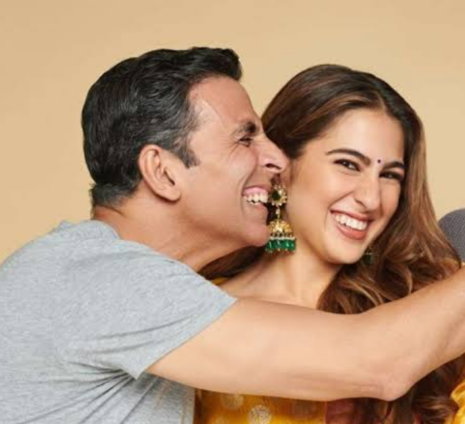 Social Media Calls Out Age Difference Between Akshay Kumar, Sara Ali ...