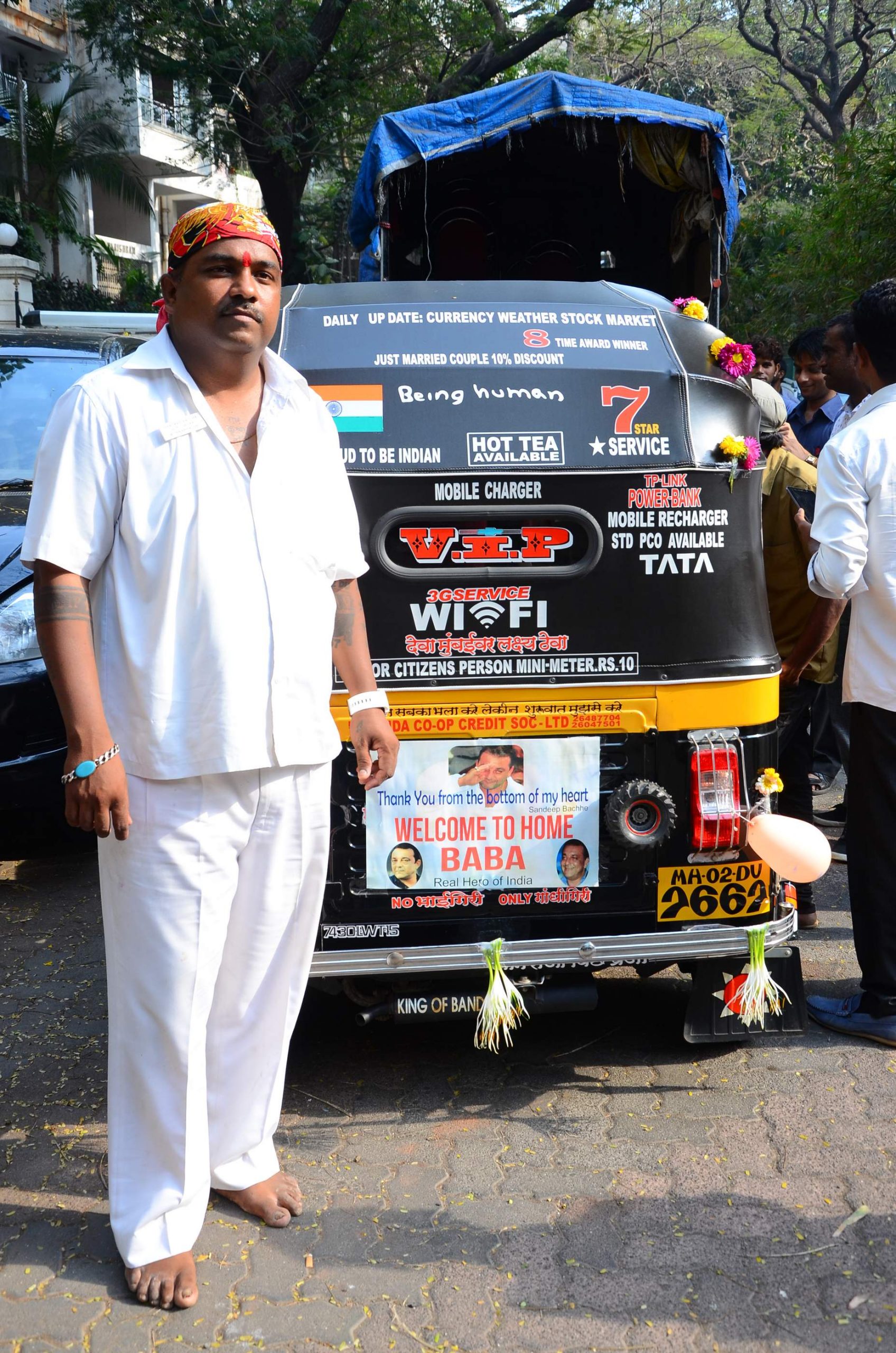 This Rickshaw Driver Refused To Wear Shoes Until Sanjay Dutt's Release ...