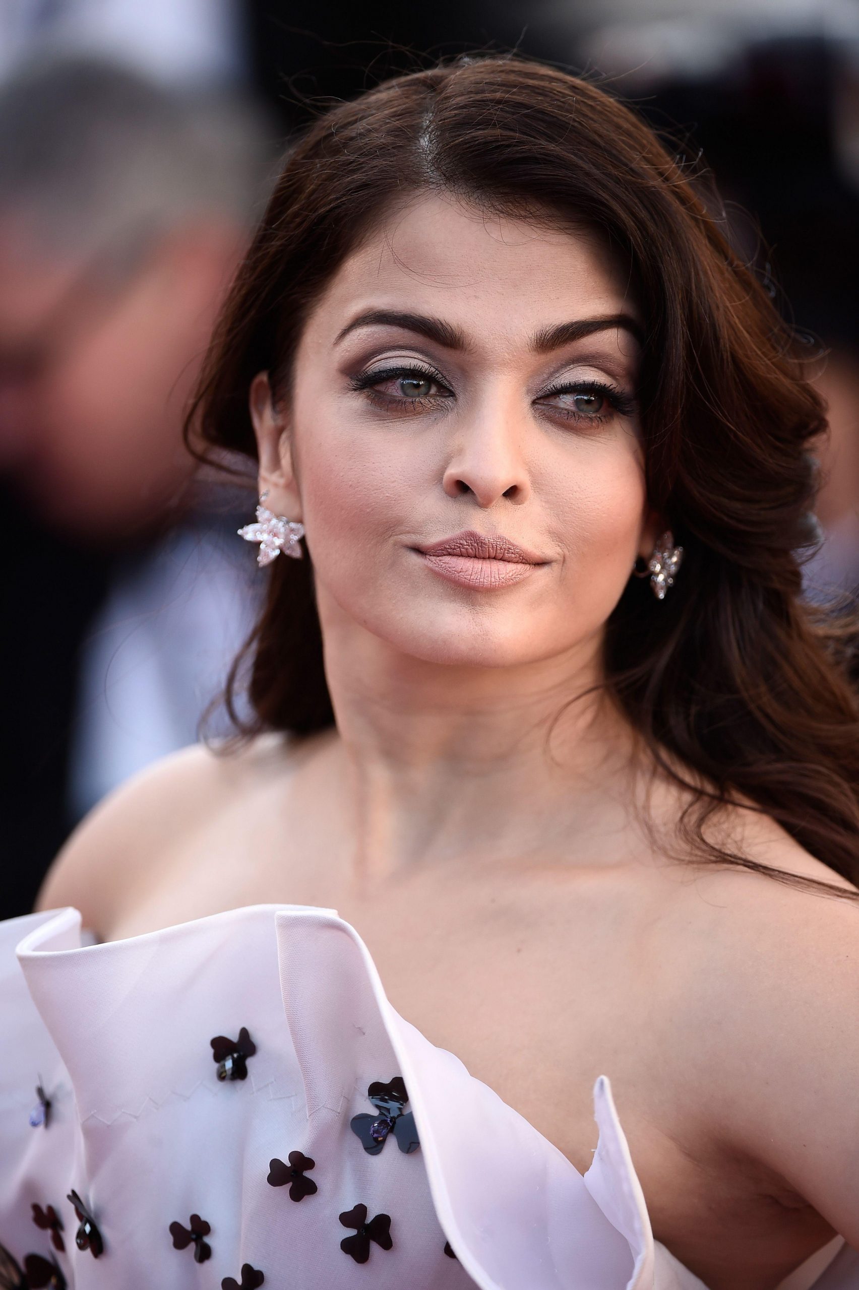 #BollywoodAtCannes: Aishwarya Rai Goes Bold in a White Ralph & Russo ...
