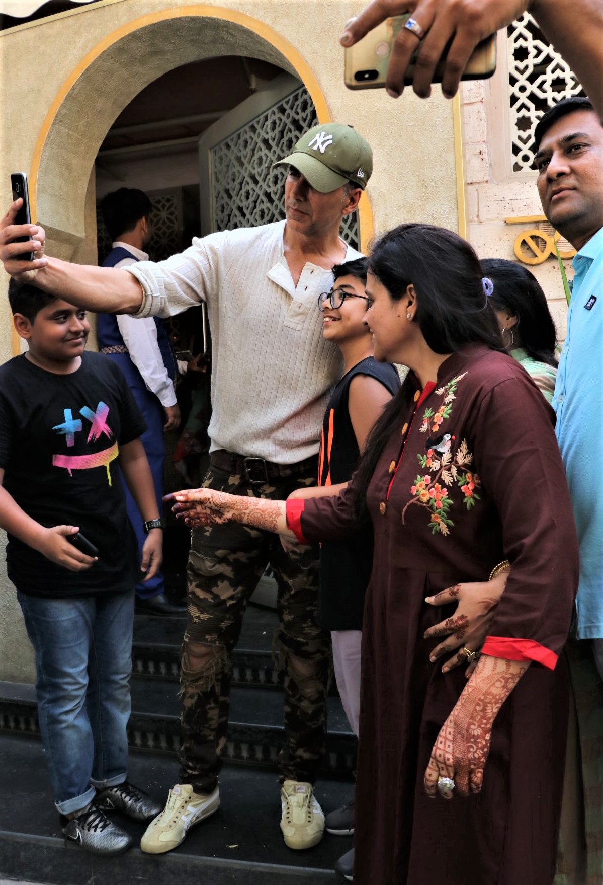 Akshay Kumar and Twinkle Khanna Spotted With Anu Dewan and Sunny Dewan ...