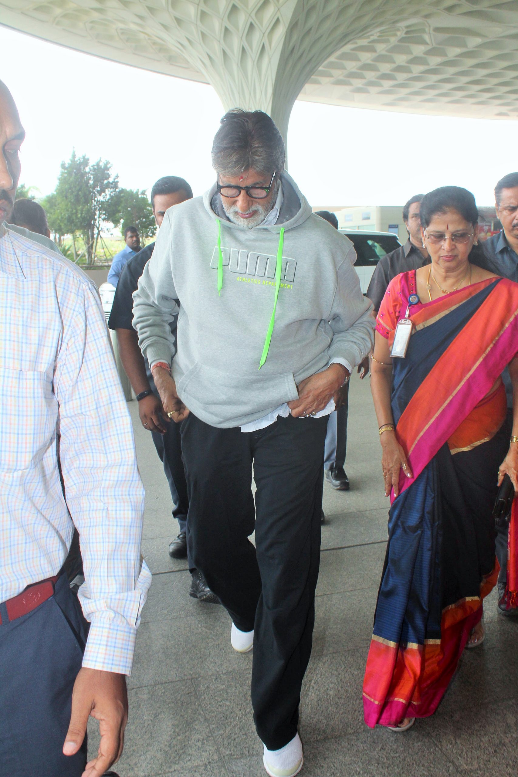 Star Spotting: Soha Ali Khan And Daughter Inaaya Chill At Kareena ...