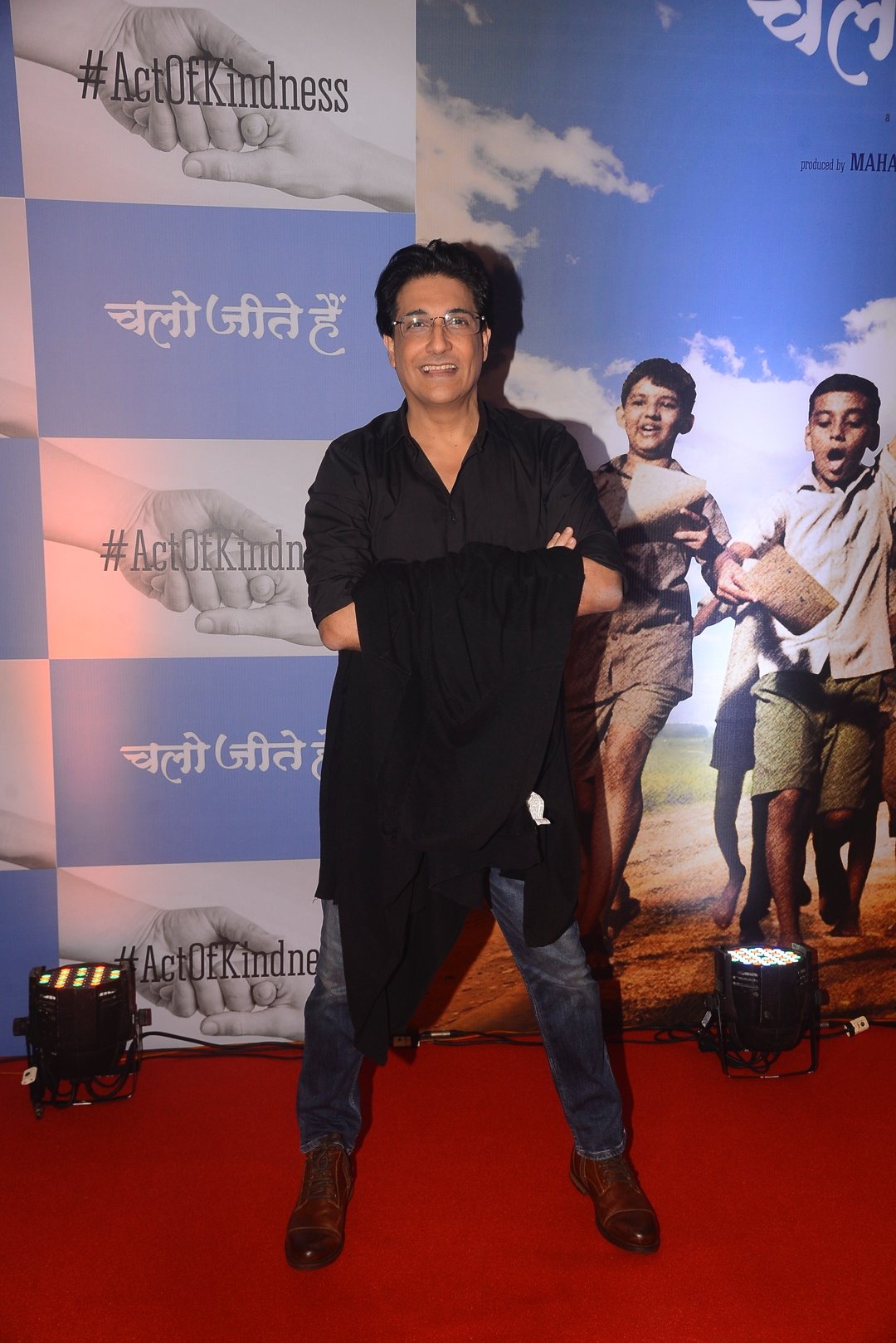 Star Spotting: Taapsee and Rishi Kapoor at 'Mulk' Screening, Hrithik ...