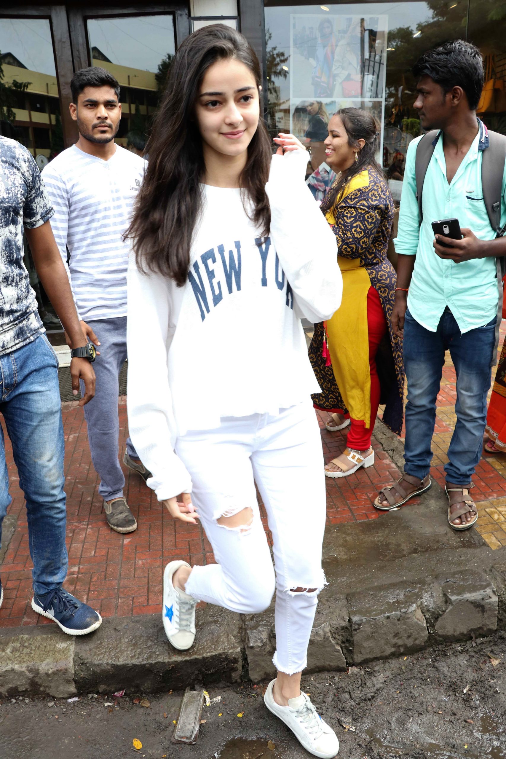 Bffs Suhana Khan And Ananya Pandey Catch Up Over A Lunch Date In White