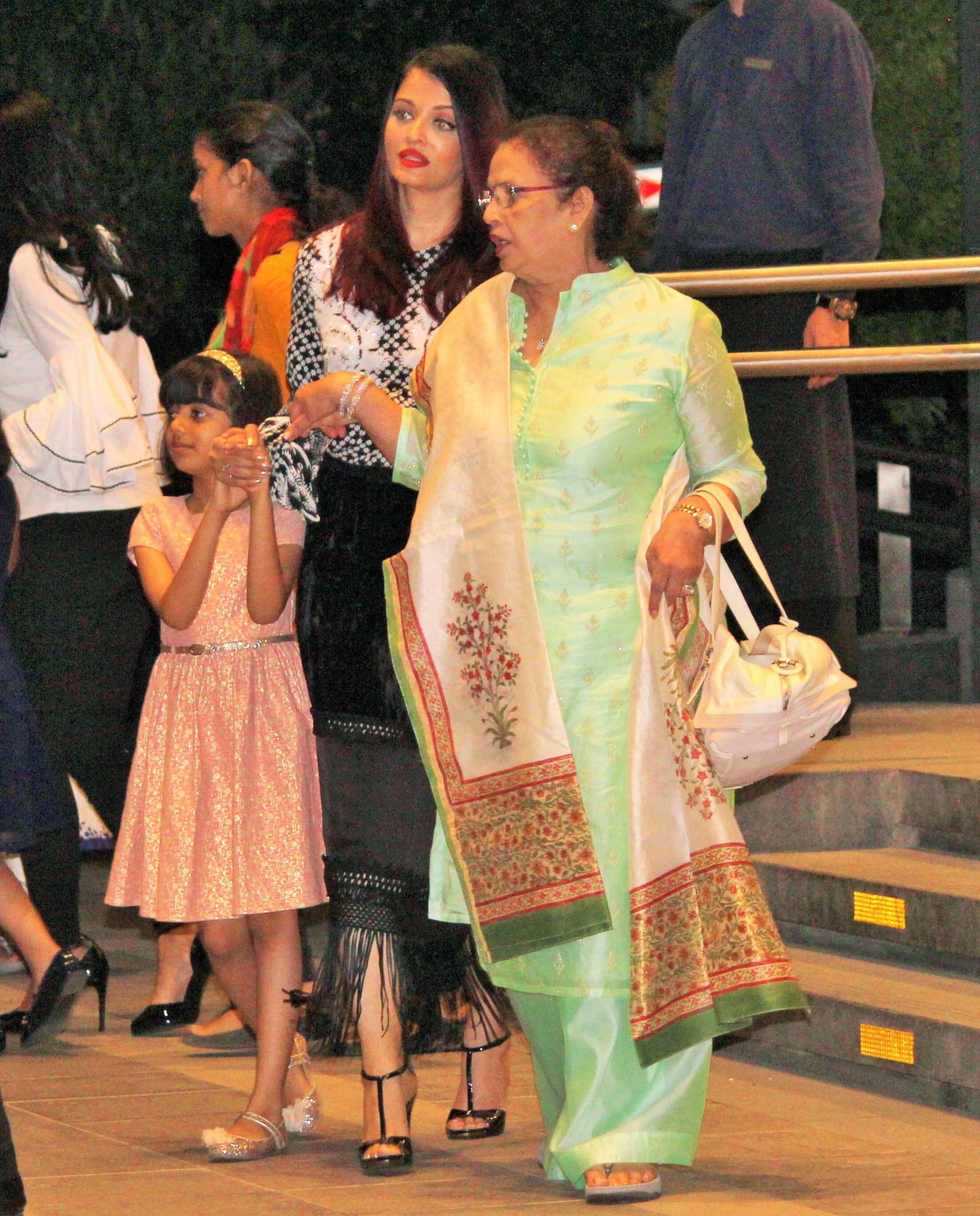 Star Spotting: Gorgeous Madhuri Dixit Promotes 'Bucket List', Aishwarya ...