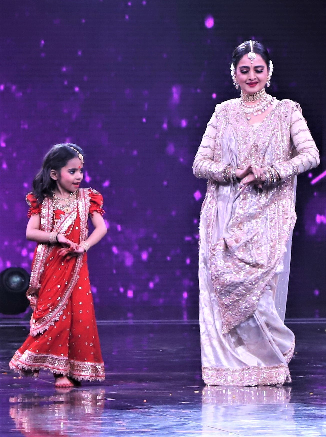 Rekha on Super Dancer 3 Is a Beautiful Sight - Masala.com