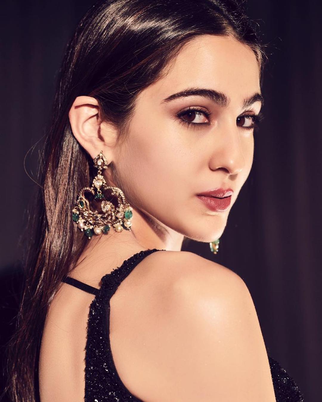 Sara Ali Khan Wins Award for the Best Debut - Masala.com