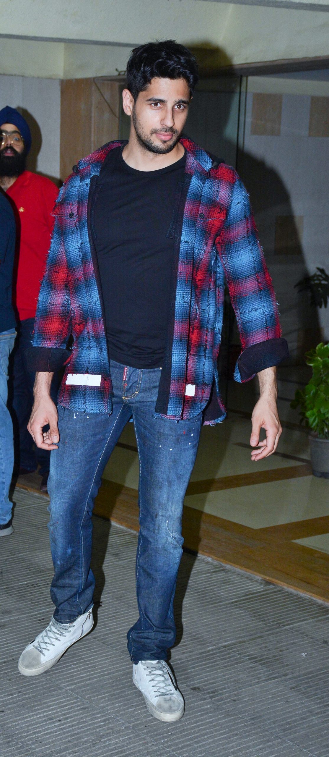 Star Spotting: Sidharth Malhotra, Deepika Padukone and Ranveer Singh ...