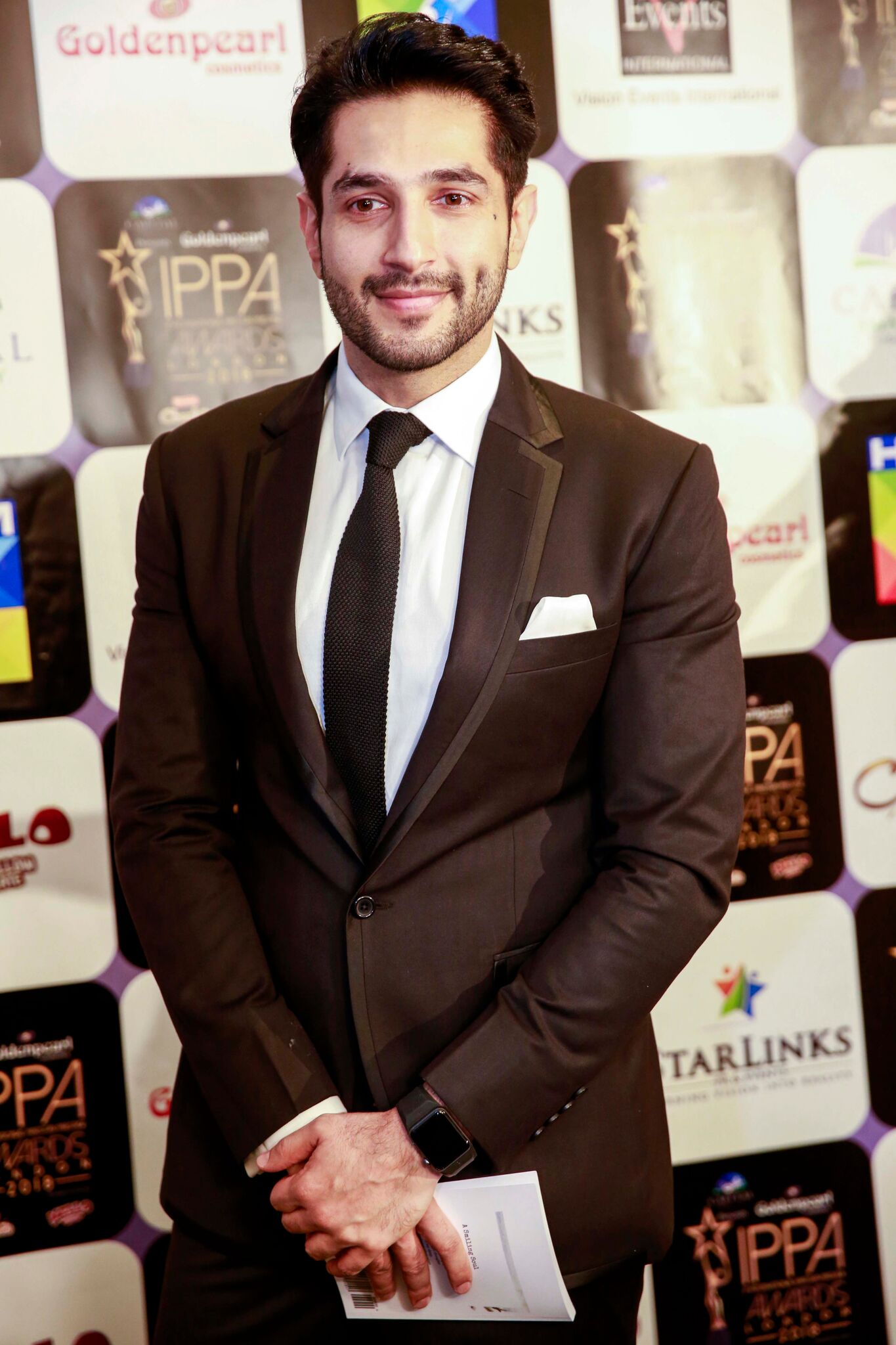 Ayesha Omar, Adnan Siddiqui, Bilal Ashraf and Other Stars on the Red ...