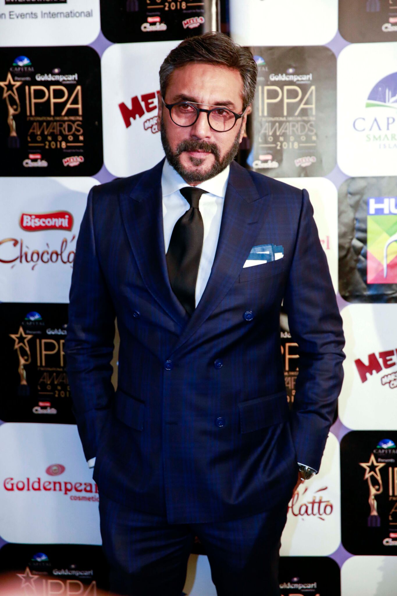 Ayesha Omar, Adnan Siddiqui, Bilal Ashraf and Other Stars on the Red ...