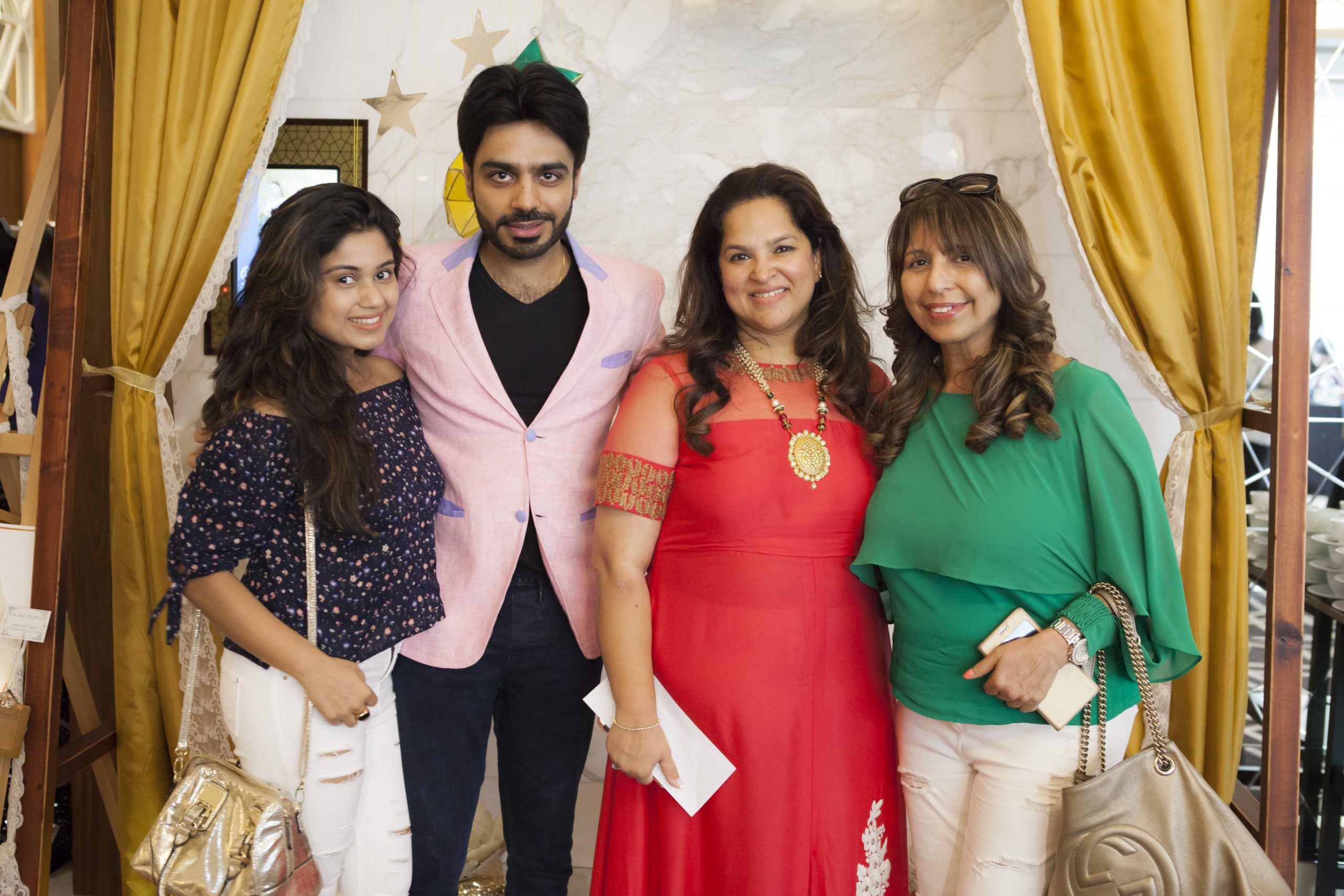Dubai Fashionistas Attend Glitterati Exhibition - Masala.com