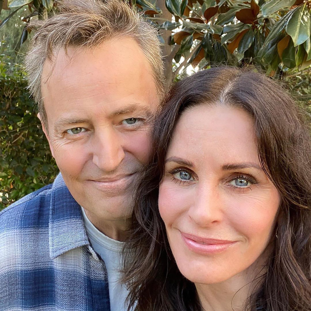 Courteney Cox and Matthew Perry of Friends Reunite - Masala.com