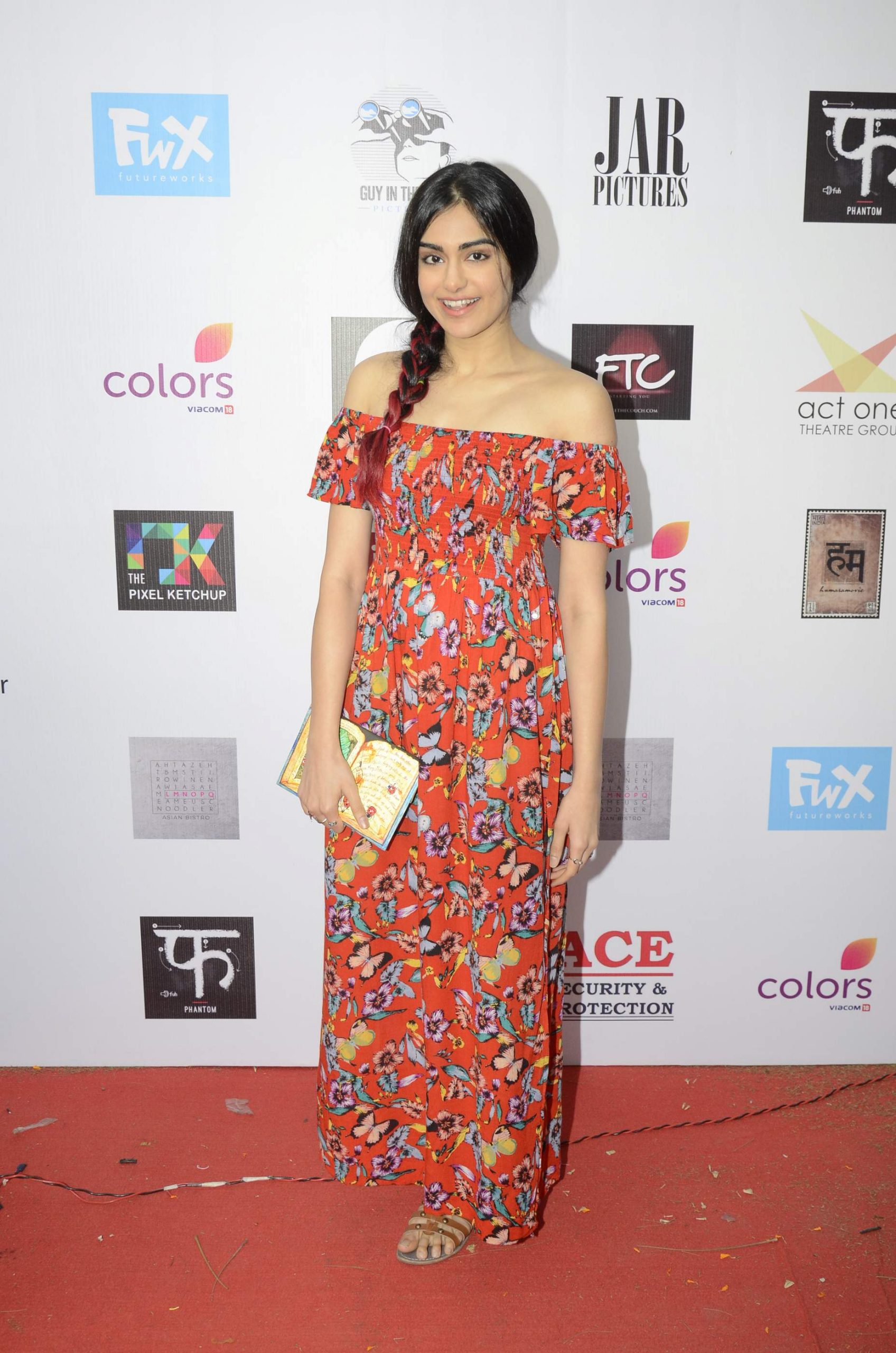 Manisha Koirala, Ayushmann Khurrana and Sonu Sood Spotted at Khidkiyaan ...