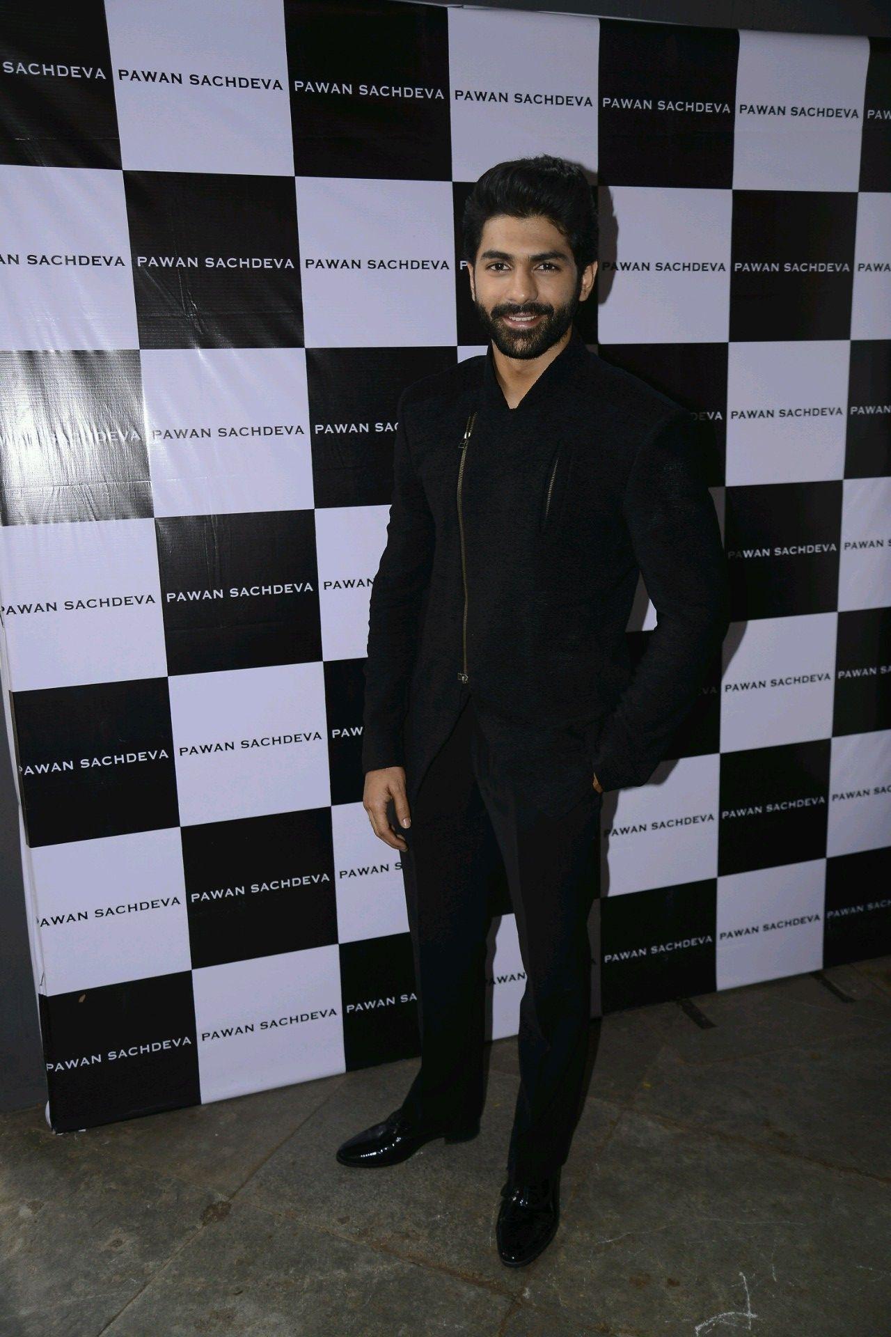 Star Spotting: Shah Rukh Khan, Sonu Sood, Disha Patani and Dia Mirza ...