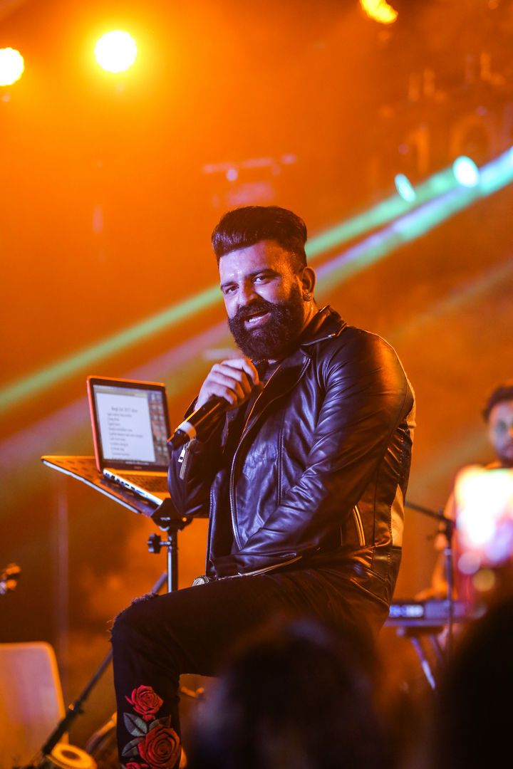 The Ultimate Holi Party with Mika Singh and Navraj Hans! - Masala.com