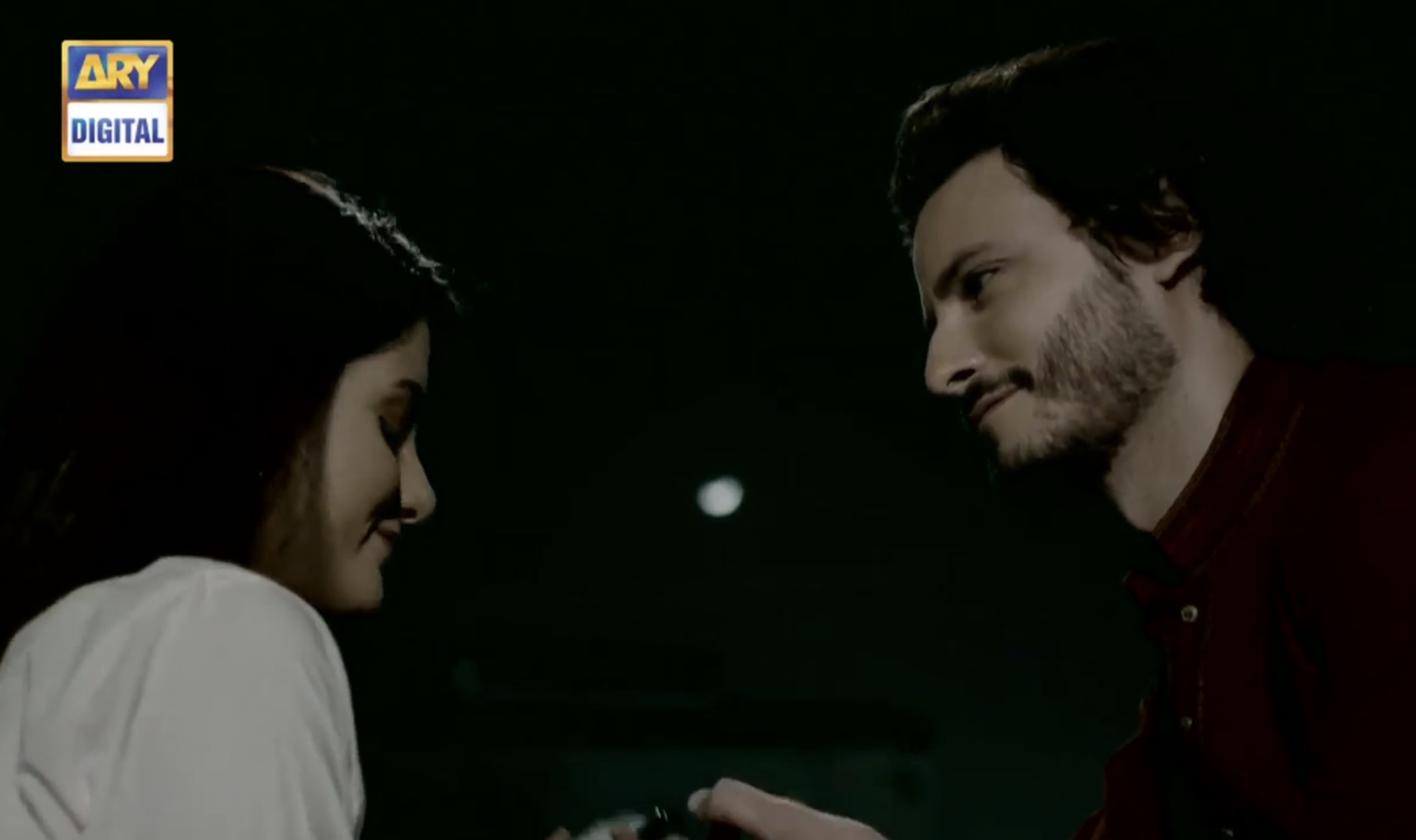 Surkh Chandni: An Intriguing First Episode - Masala.com