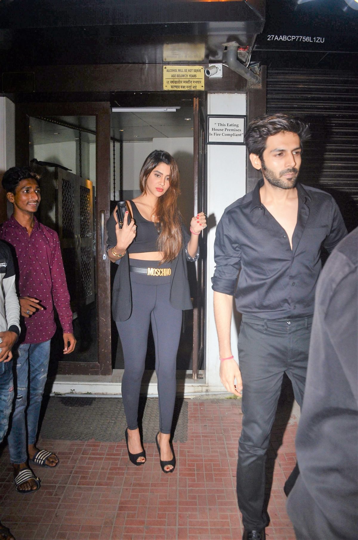 Kartik Aaryan and Rumoured Girlfriend Dimple Sharma Twin in Black as ...