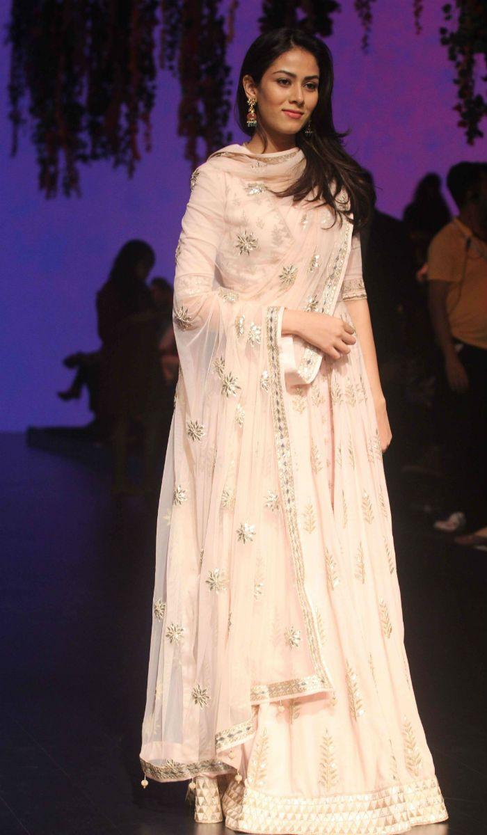 Seen Shahid Kapoor's Wife Mira Rajput's First Ad Film? - Masala.com