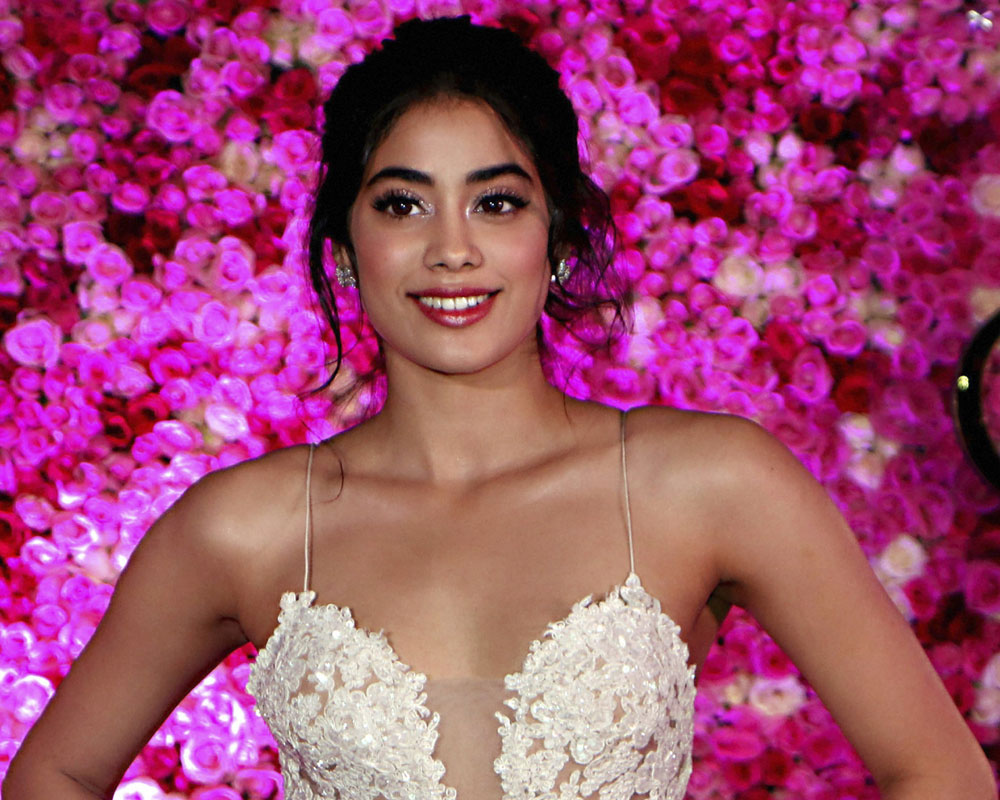 Janhvi Kapoor Starts Shooting For Her Next Film, 'Gunjan' - Masala.com