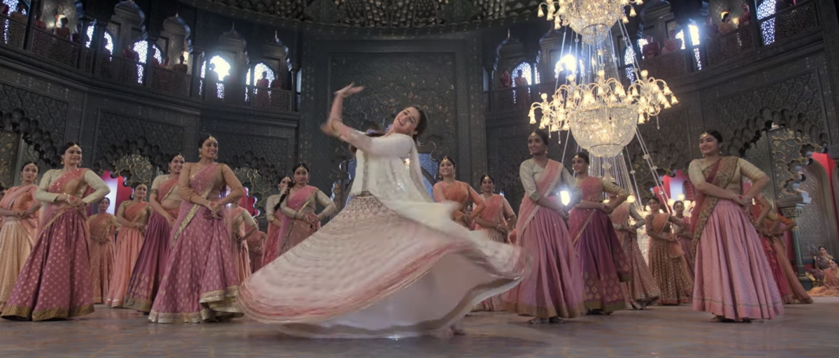 'Kalank' Song Review: 'Ghar More Pardesiya' Showcases Alia Bhatt's ...