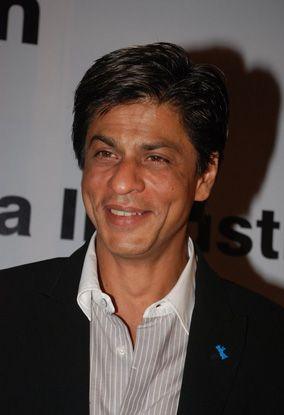SRK loves pretty young things! - Masala.com