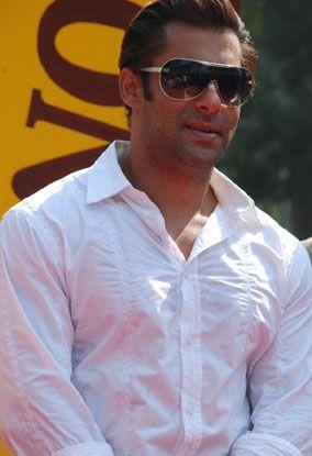 Salman Khan in a music video - Masala.com