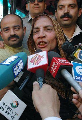 Pakistani Singer Reshma Passes Away - Masala.com