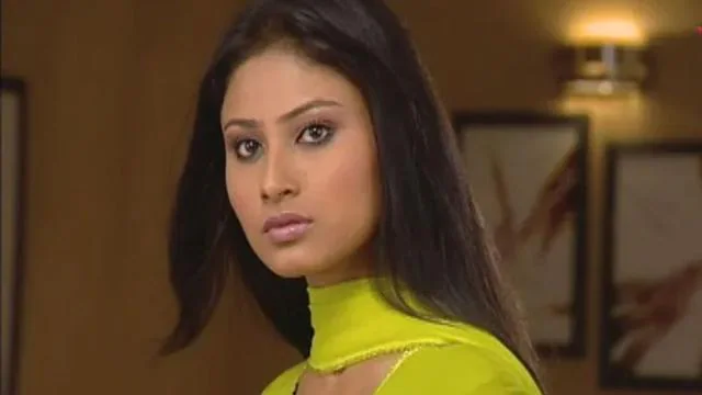 Mouni Roy - The Bollywood star who refuses to age! - Masala.com