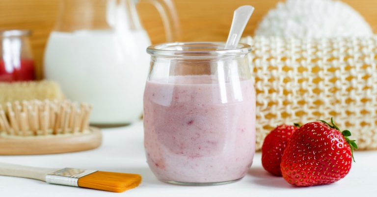 Three homemade strawberry masks for fresh and healthy skin