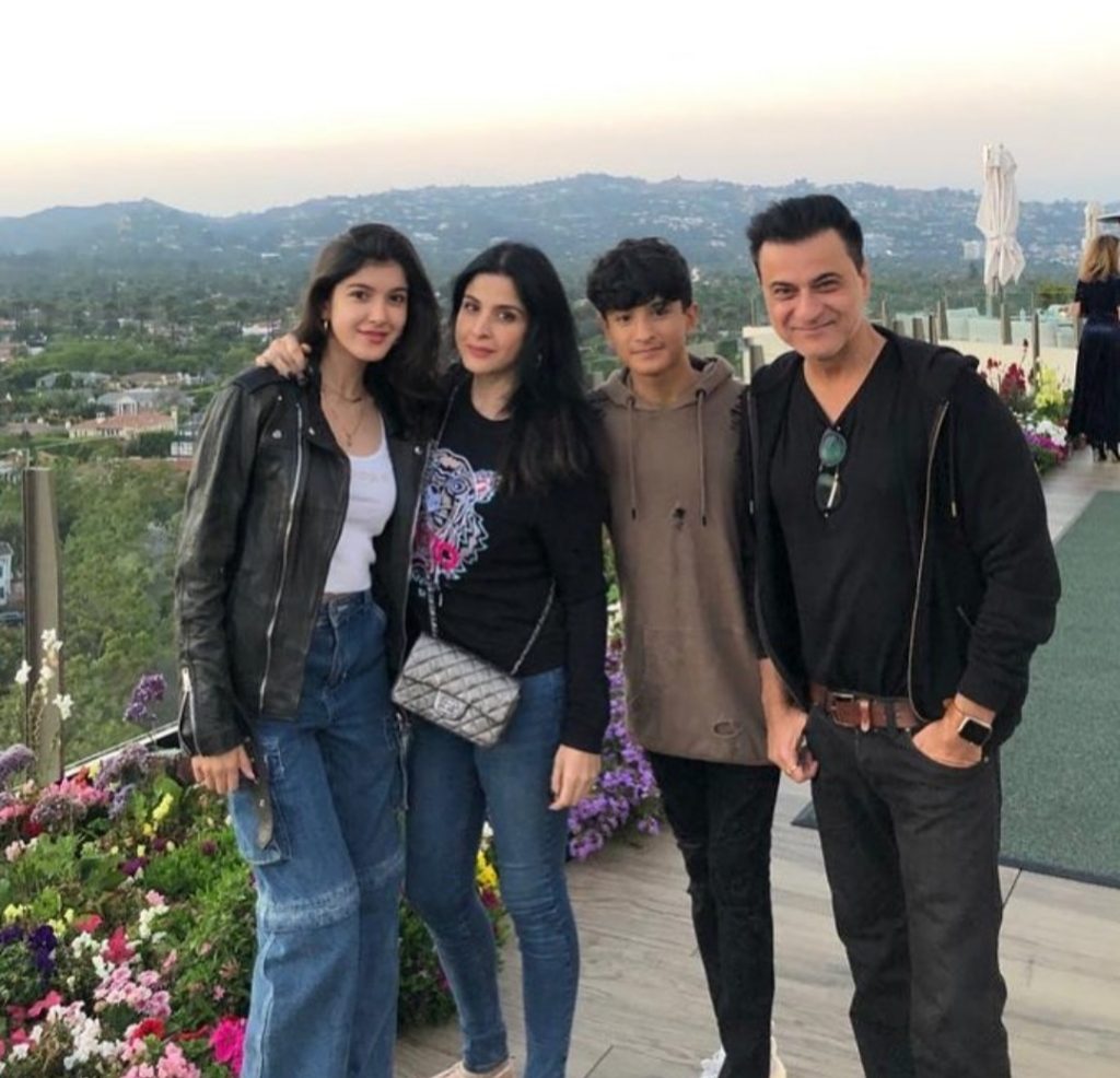 Sanjay Kapoor shares unseen pictures of Kapoor family