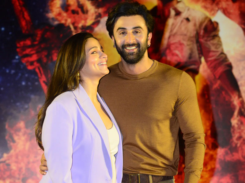 Ranbir, Alia want to star in a romantic-comedy 1st stunning