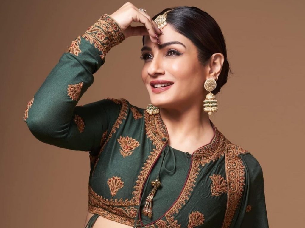 4 Raveena Tandon's iconic look from the 90s